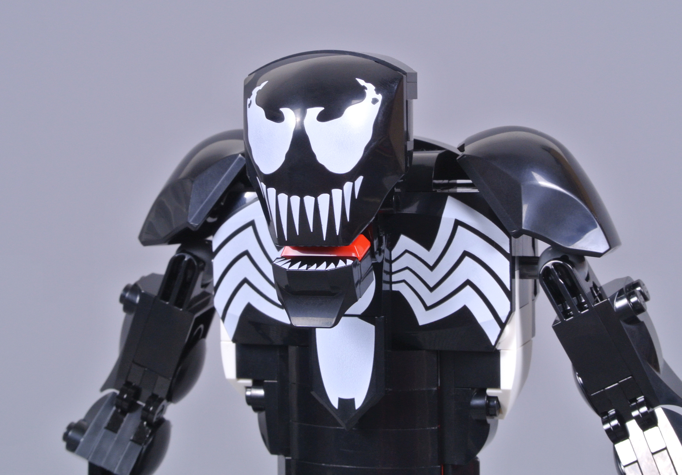 LEGO Marvel Super Heroes 76230 Venom Figure review | Brickset